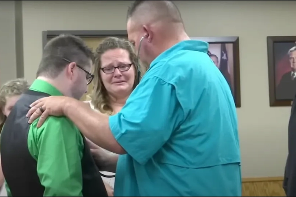 Brudens søster afbryder brylluppet: Da årsagen afsløres, bryder bruden ...